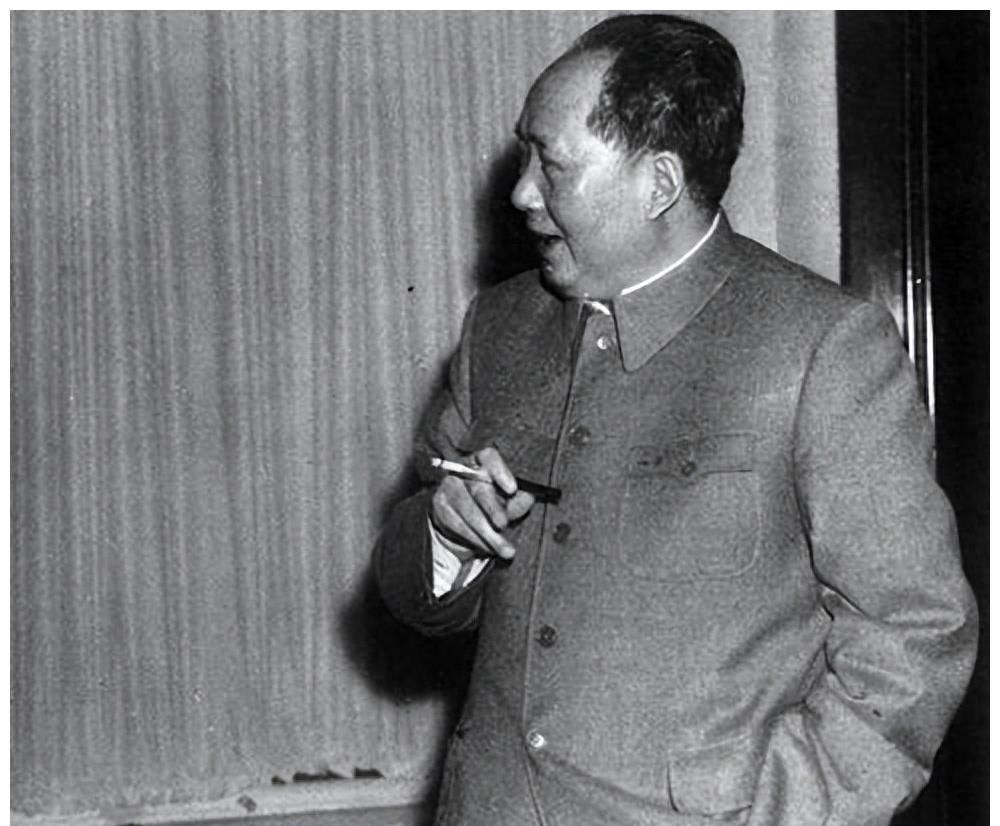 Meng Jinyun read a document to Mao Zedong and mentioned his wife's name ...