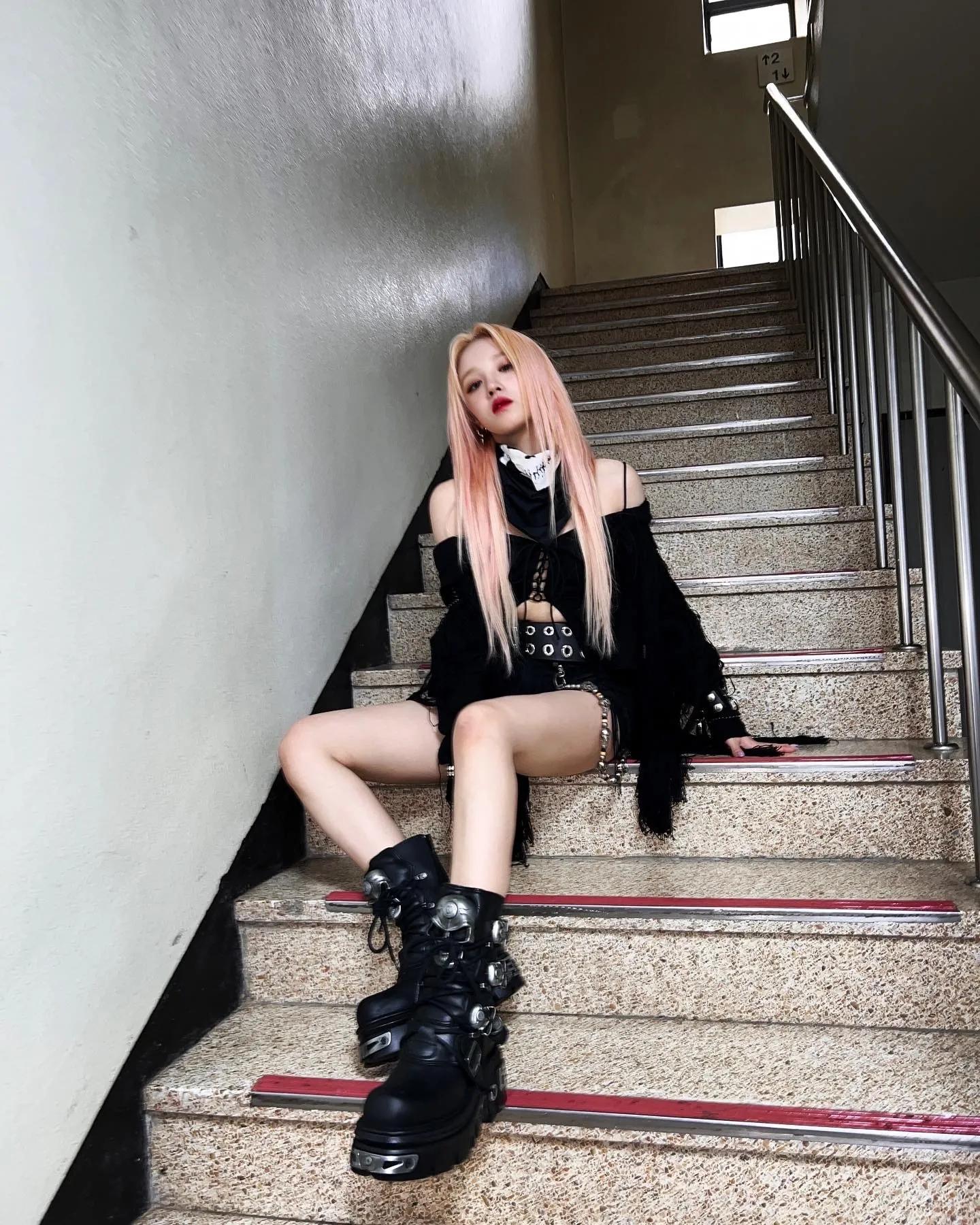 Sexy hot girl Song Yuqi posted pictures again, it's so hot that my ...