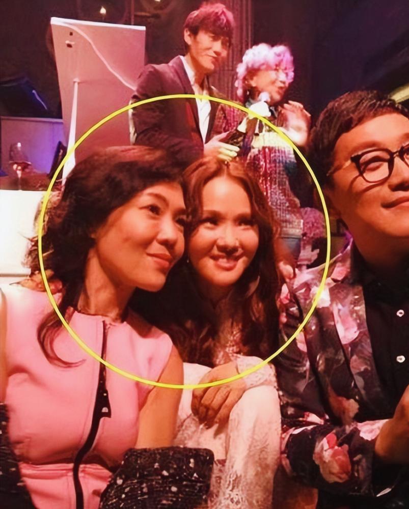 Su Mang only used 9 photos to make Yi Nengjing's wedding day a joke on ...