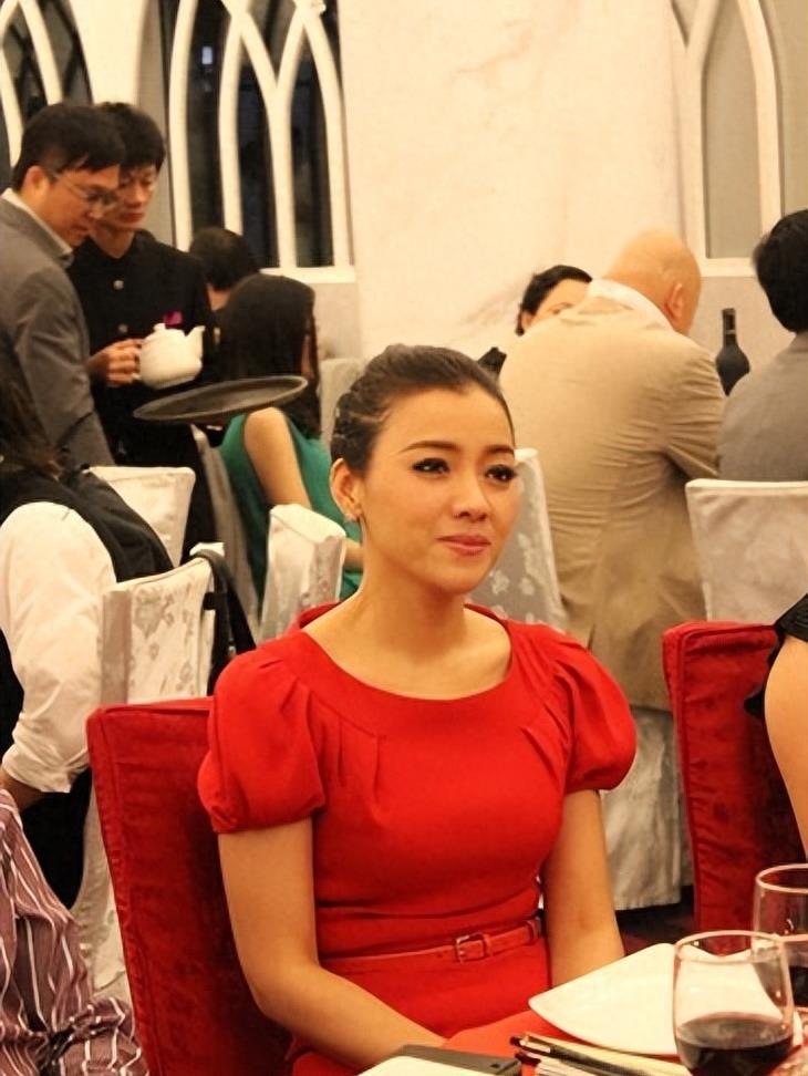 Folk song queen Chen Sisi: Married to a singer one year younger and ...