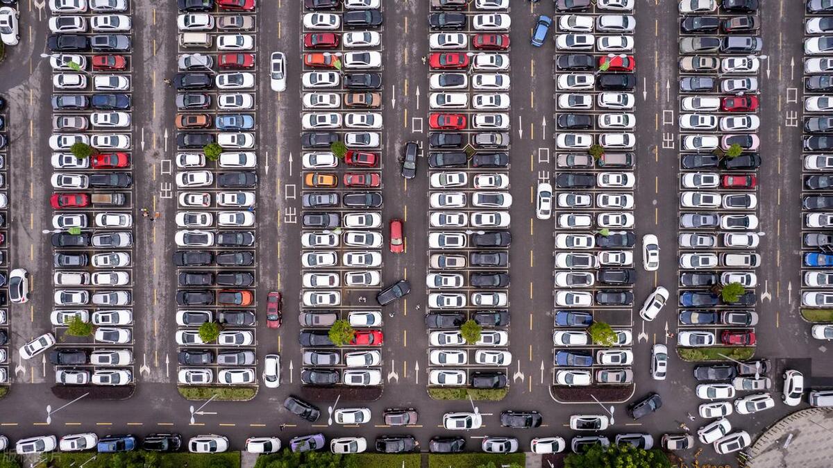 Is the parking fee reasonable? - iNEWS