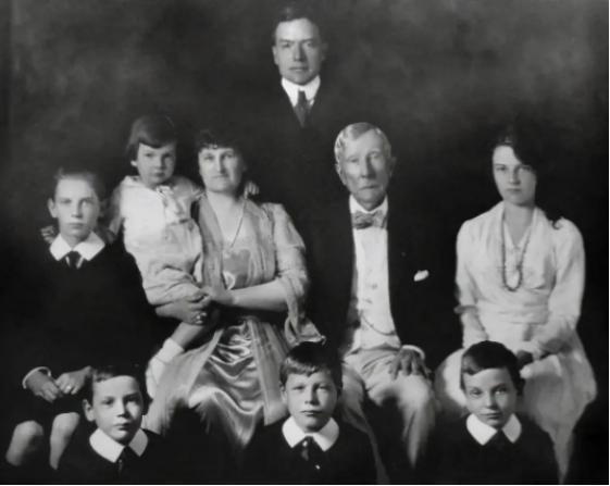 "Billionaire" Rockefeller once said: There are only two kinds of people ...