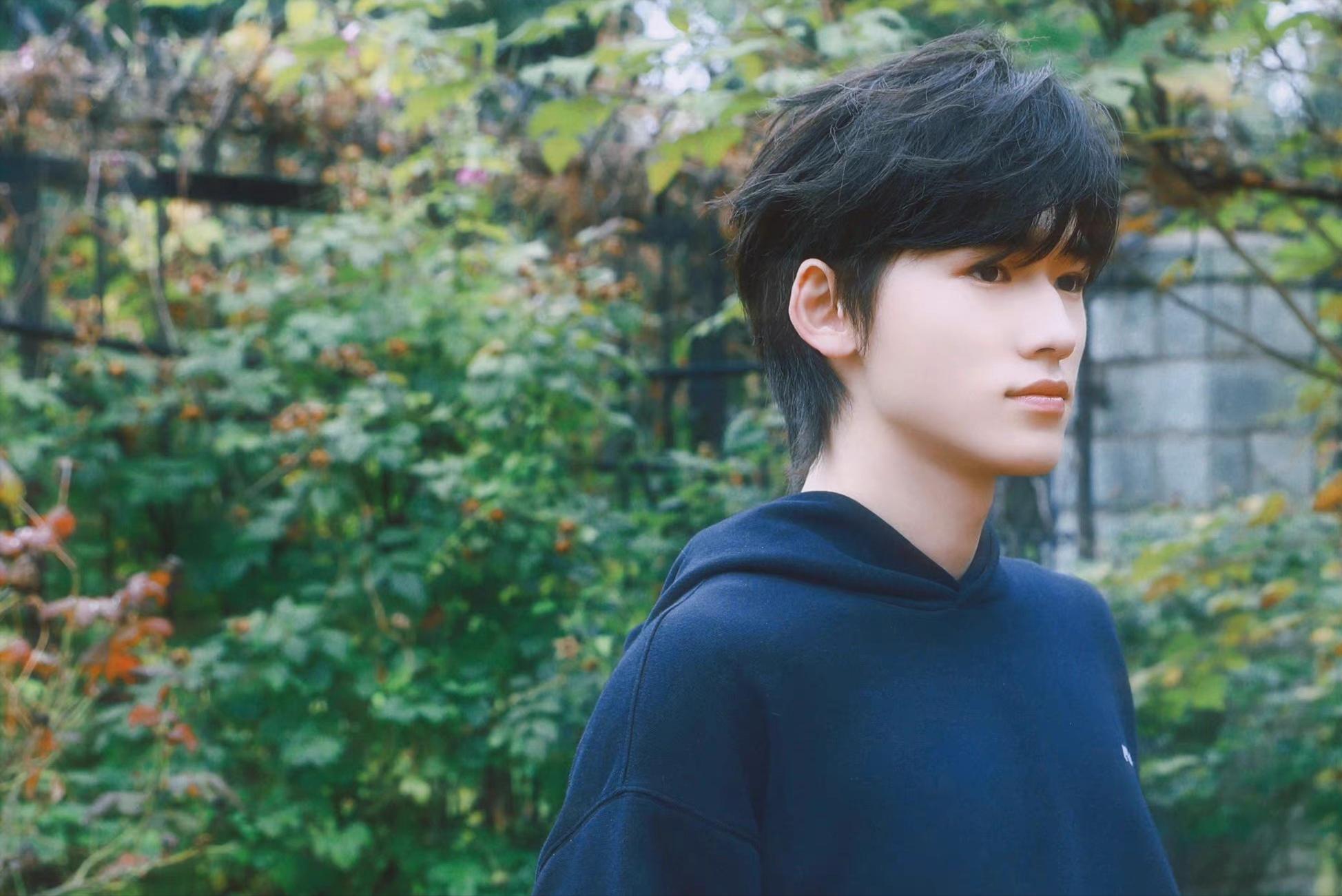 Yan Haoxiang took a selfie, the eyebrow change became the focus, and the photo pose was accused ...