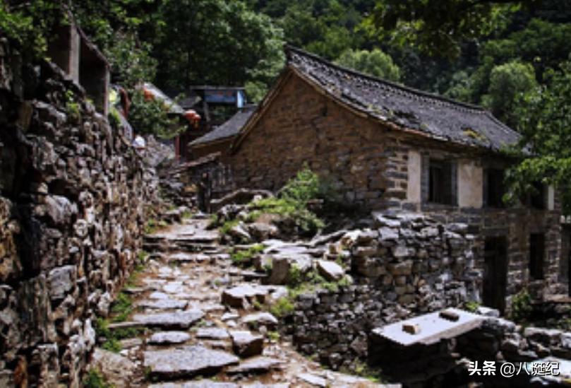 "Mysterious Village": The Interweaving and Exploration of Reality and ...