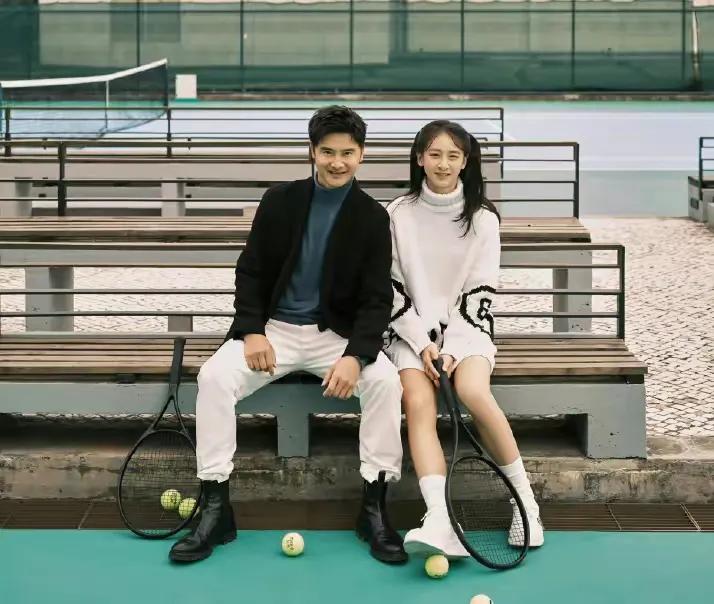 Tian Liang and his daughter took a parent-child photoshoot. The father ...