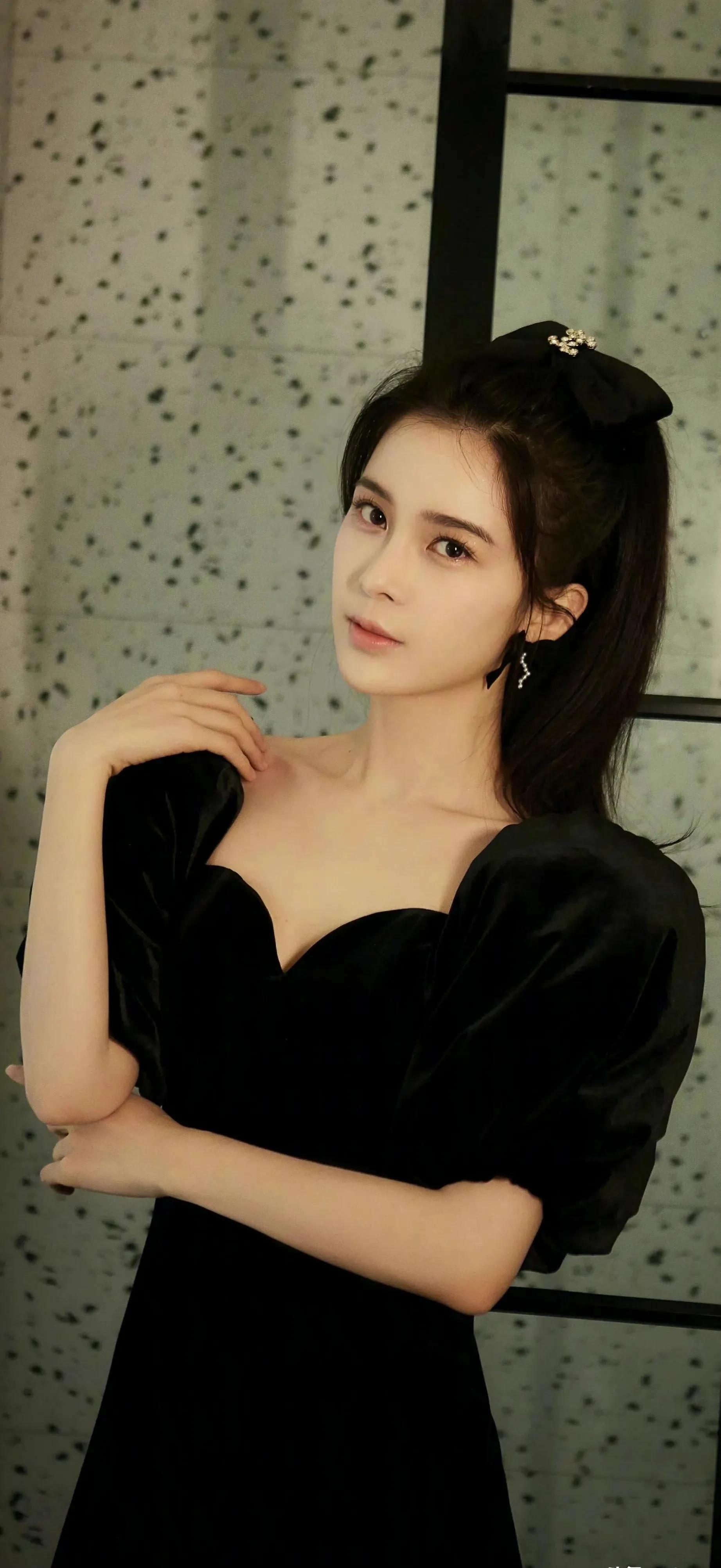 Appreciation of celebrity pictures: pure and beautiful Zhao Yingzi - iNEWS