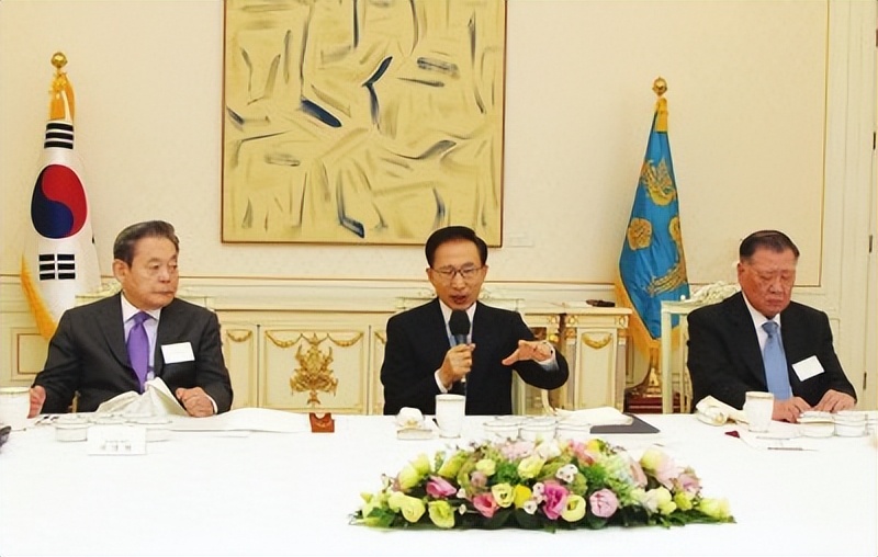 Song Zhongji [the youngest son of the chaebol] grandson CP, alluding to ...