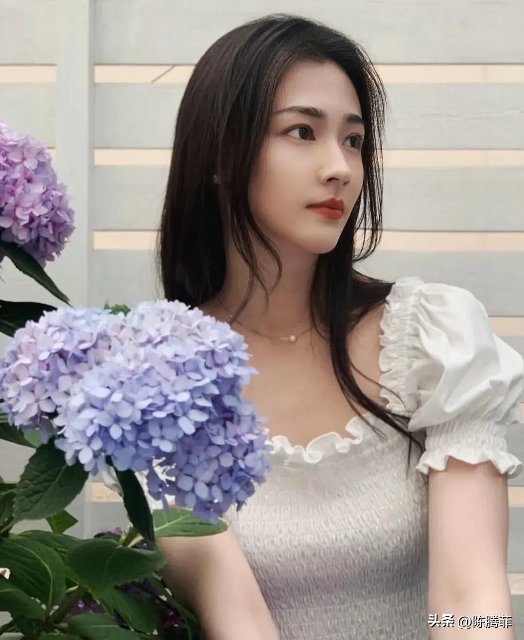 Ding Xiaoying is young and beautiful, beautiful and generous - iMedia