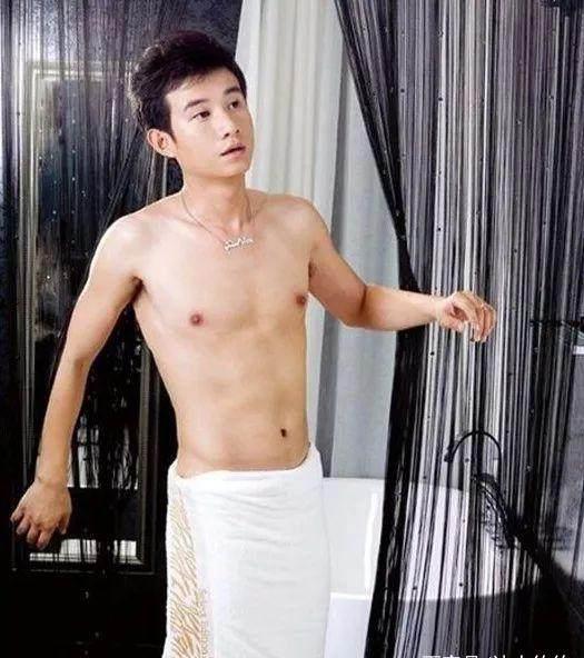 The article gained weight and lost hair. At the age of 34, he became a ...