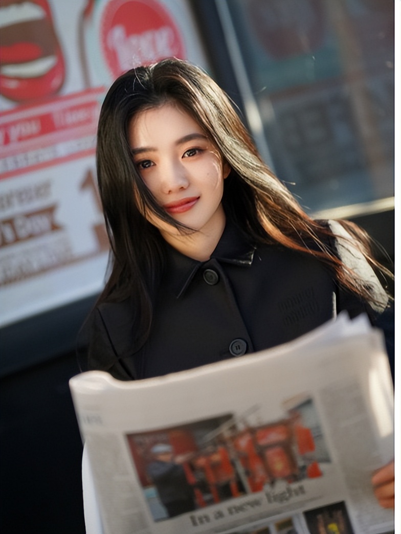 Liu Haocun's beautiful photos in spring, smiling brightly in the sun ...