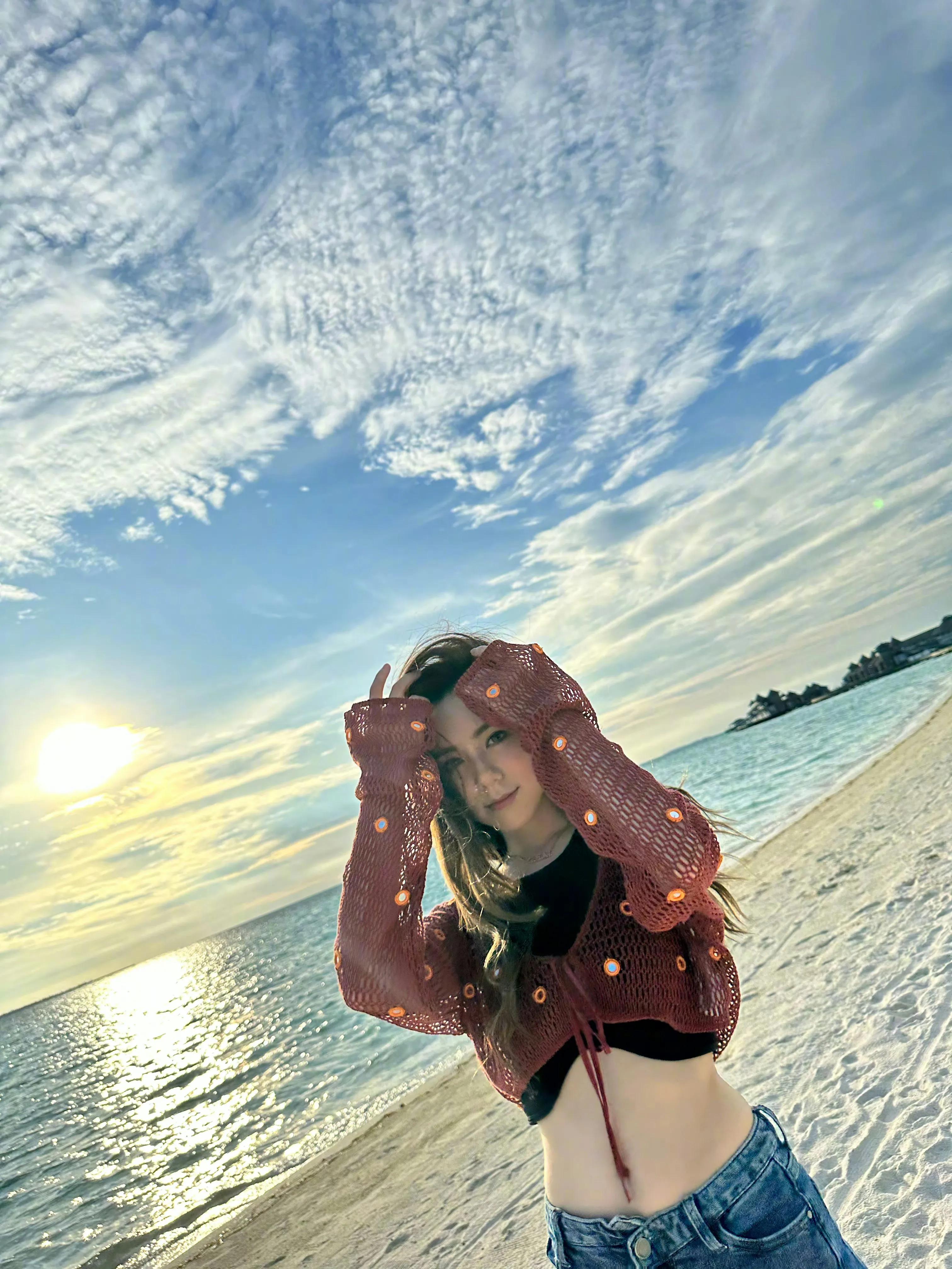 Deng Ziqi's beautiful photos by the sea - iMedia