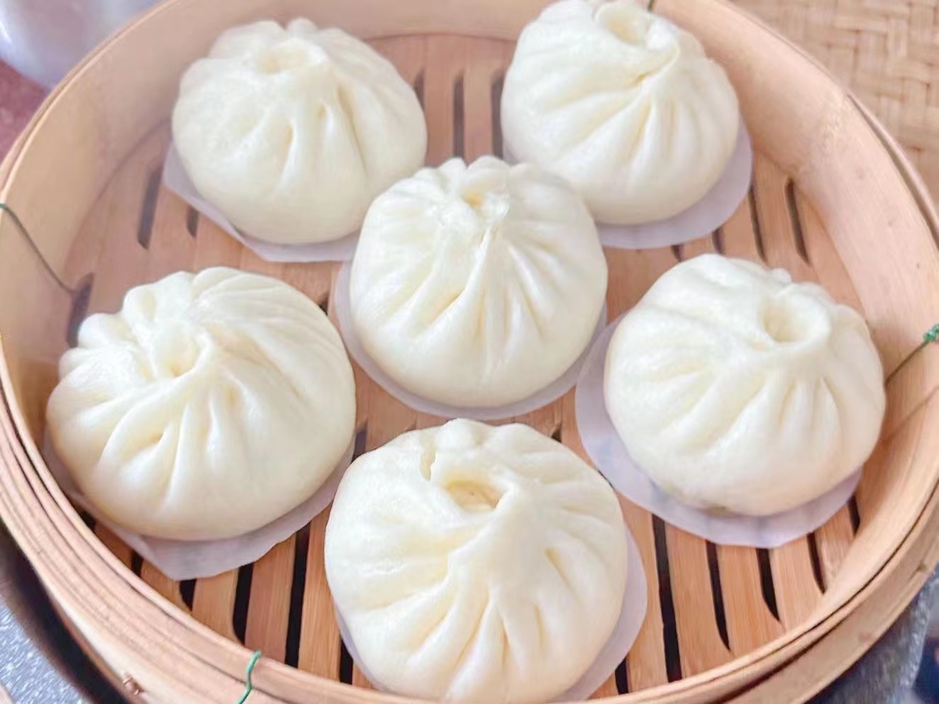 When steaming buns to make steamed buns, it is wrong to only put yeast ...