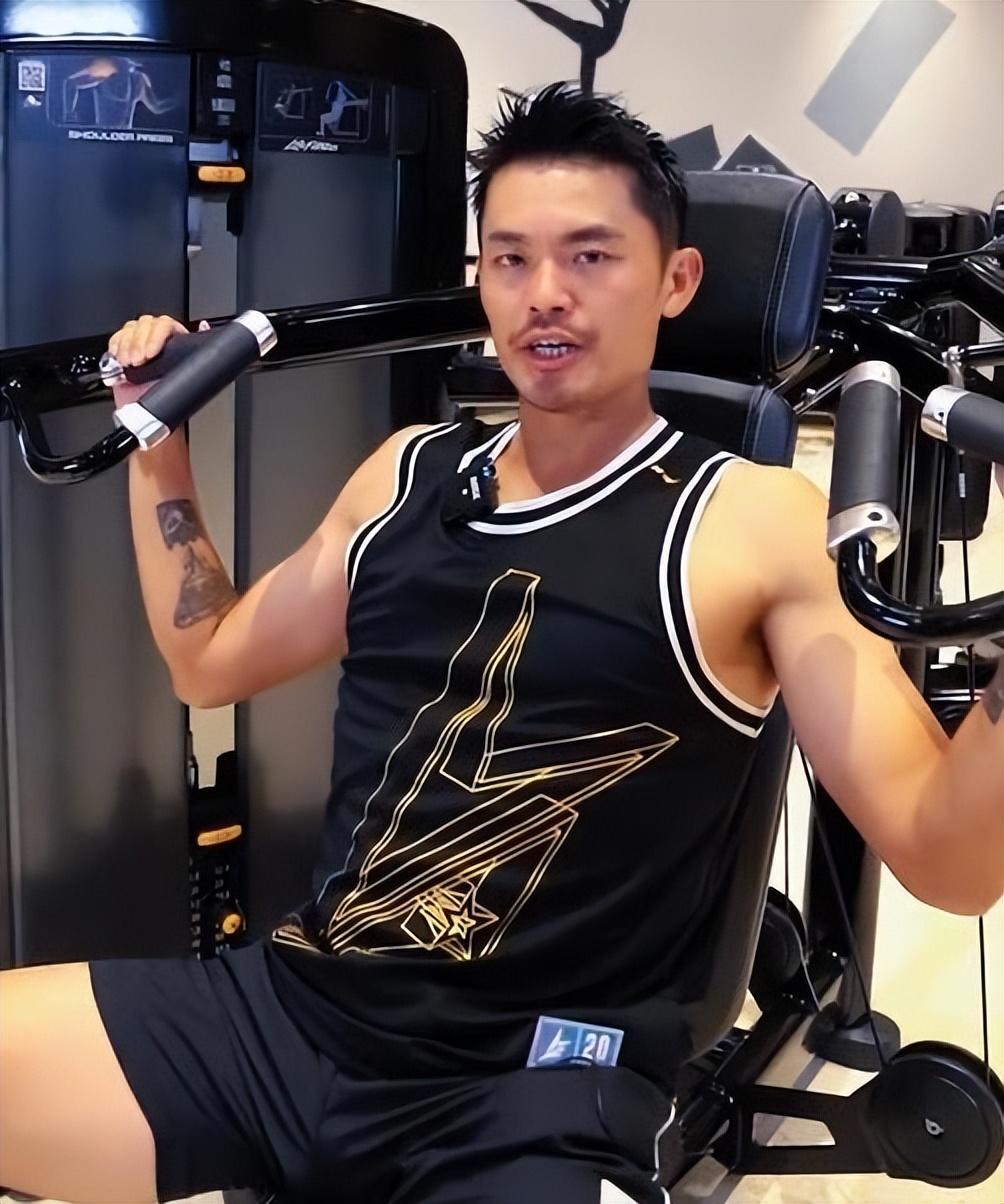 Lin Dan and his wife take their son on a trip!Xiaoyu inherited parents ...