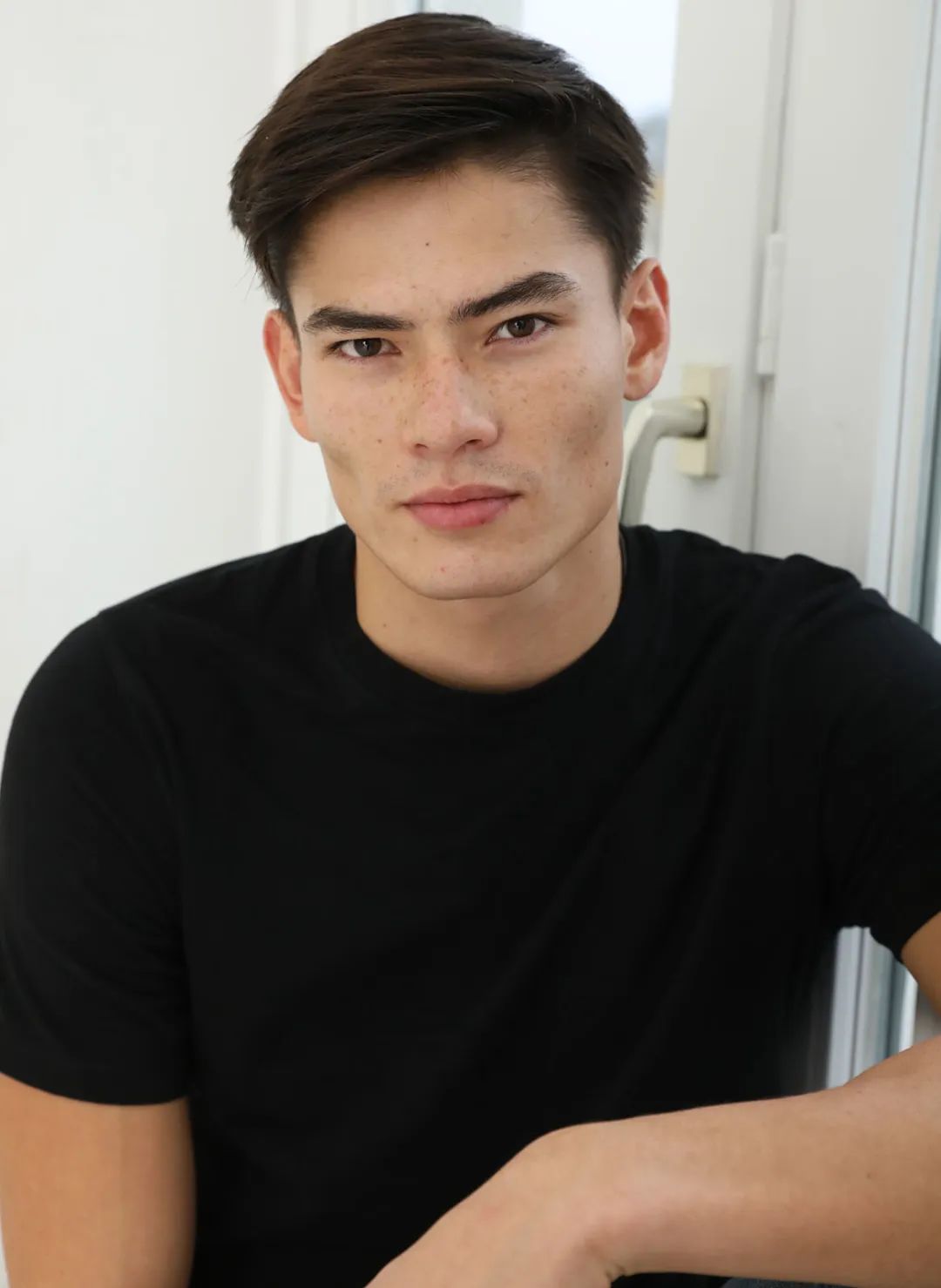 Lithuanian Vietnamese male model enters showbiz, starring in Lithuanian ...