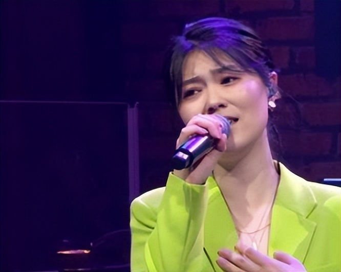 It is revealed that the 35-year-old female singer has been married for ...