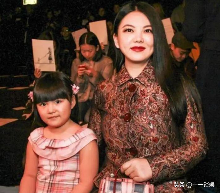 Li Xiang took her daughter to the discount village, Wang Shiling ate ...