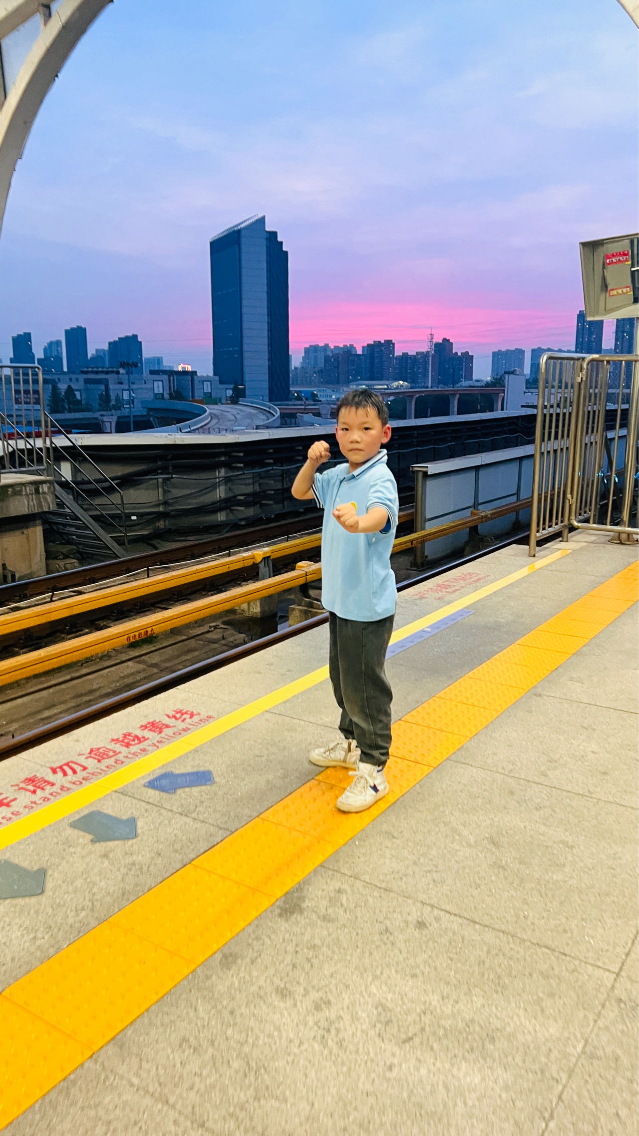 No one with the kids, follow me through the day at work - iMedia