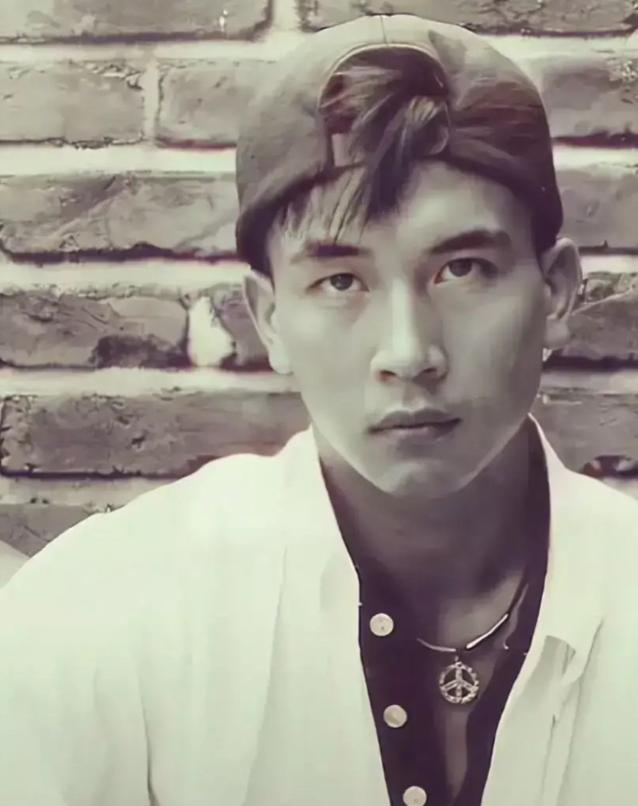 The picture of Gu Junye's tattooed hair is suspected to be exposed, and ...