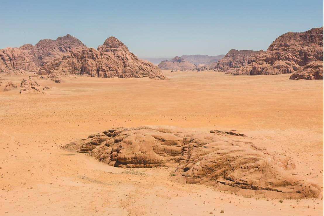 In 2003, a 4,000-year-old female corpse was excavated in Lop Nur ...