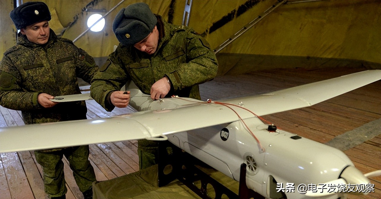 Dismantling Russia's most advanced UAV Orlan-10, the core components ...