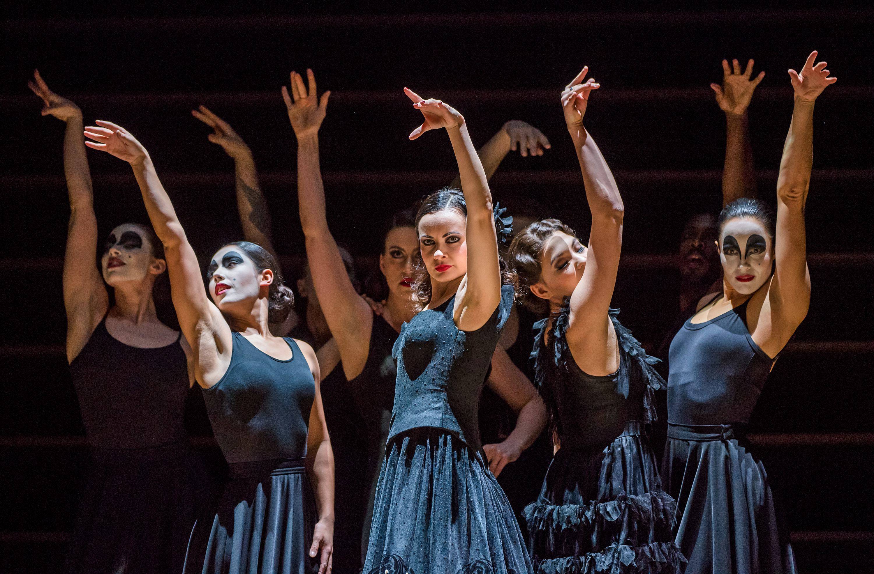 The Evolution, Characteristics and Cultural Background of Drama Stage ...