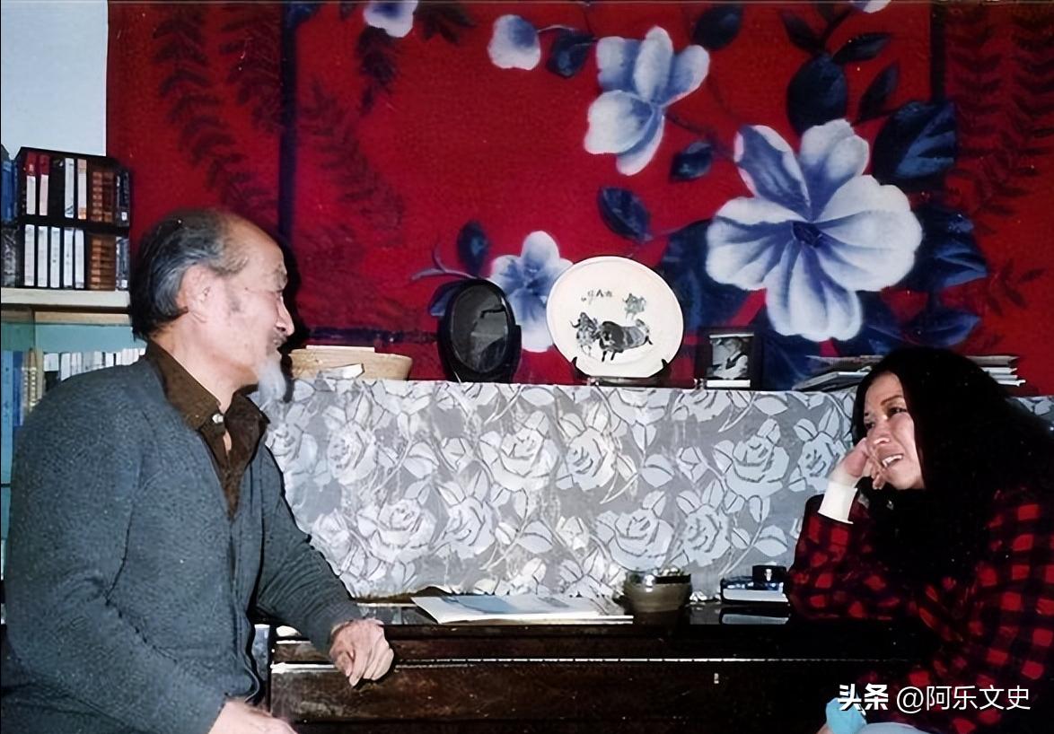 The second time Sanmao saw Wang Luobin, he said, "Buy me a suite", and ...