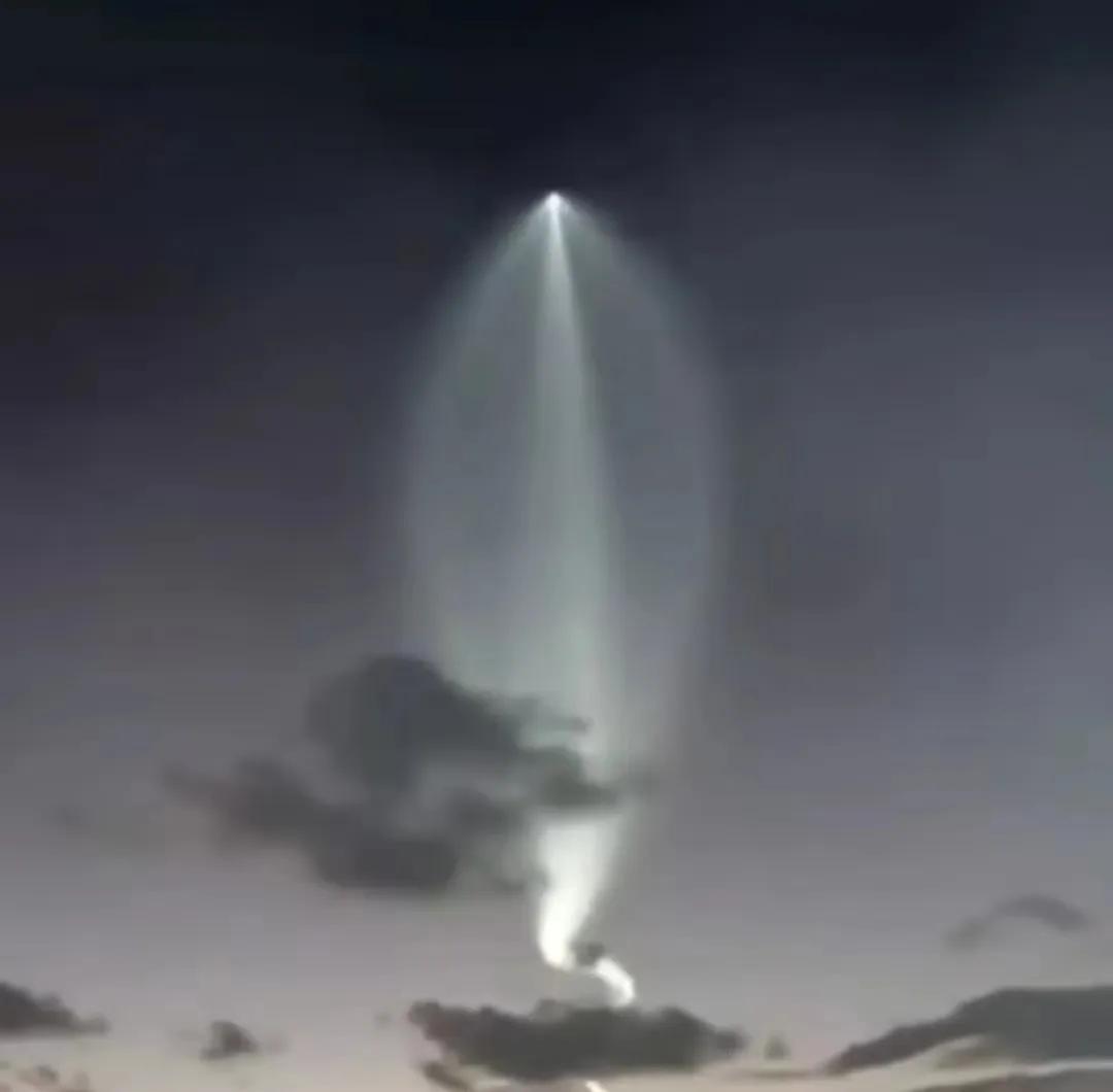 Magical Optical Phenomena - Space Jellyfish Twilight Exploration - iMedia