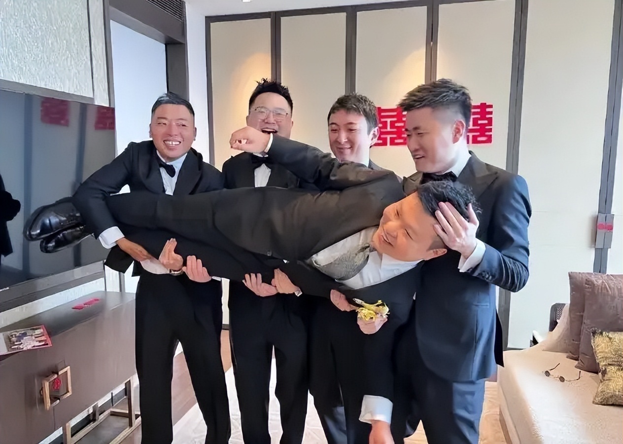 Wang Sicong appeared in Shanghai as best man! Looking at the background ...