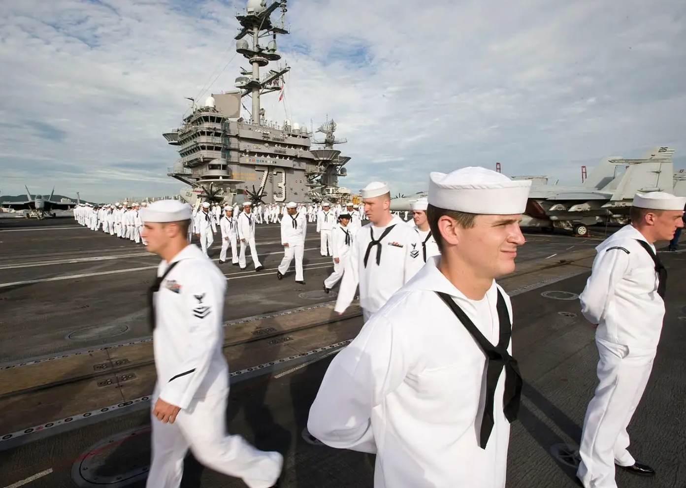 What is the role of female soldiers on aircraft carriers?Why do ...