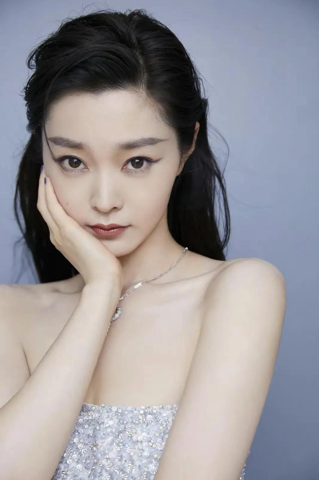 Song Yi's beautiful picture - iNEWS