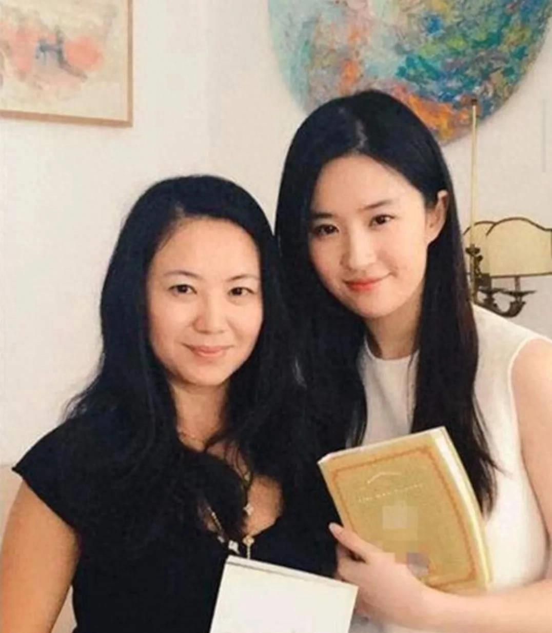 He is actually Liu Yifei's biological father. He has deceived us for 35 ...