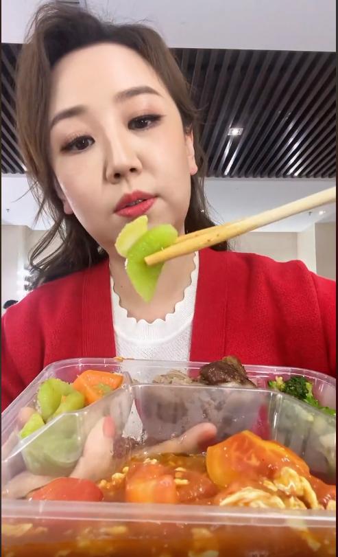 Guan Ling: While participating in "Opening the Door", at the same time ...