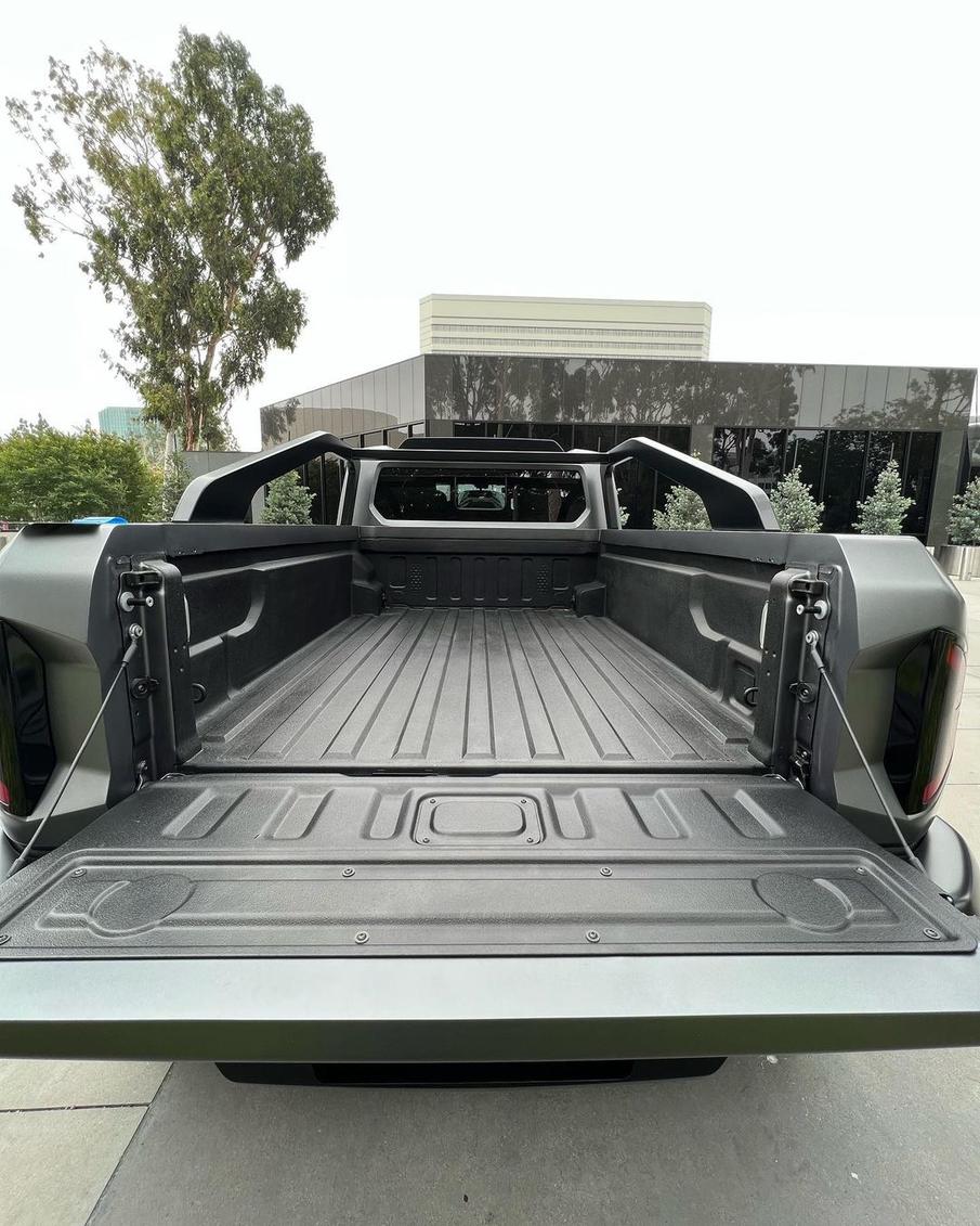 The feeling of heavily modified mech Rezvani Hercules 6X6 - iNEWS