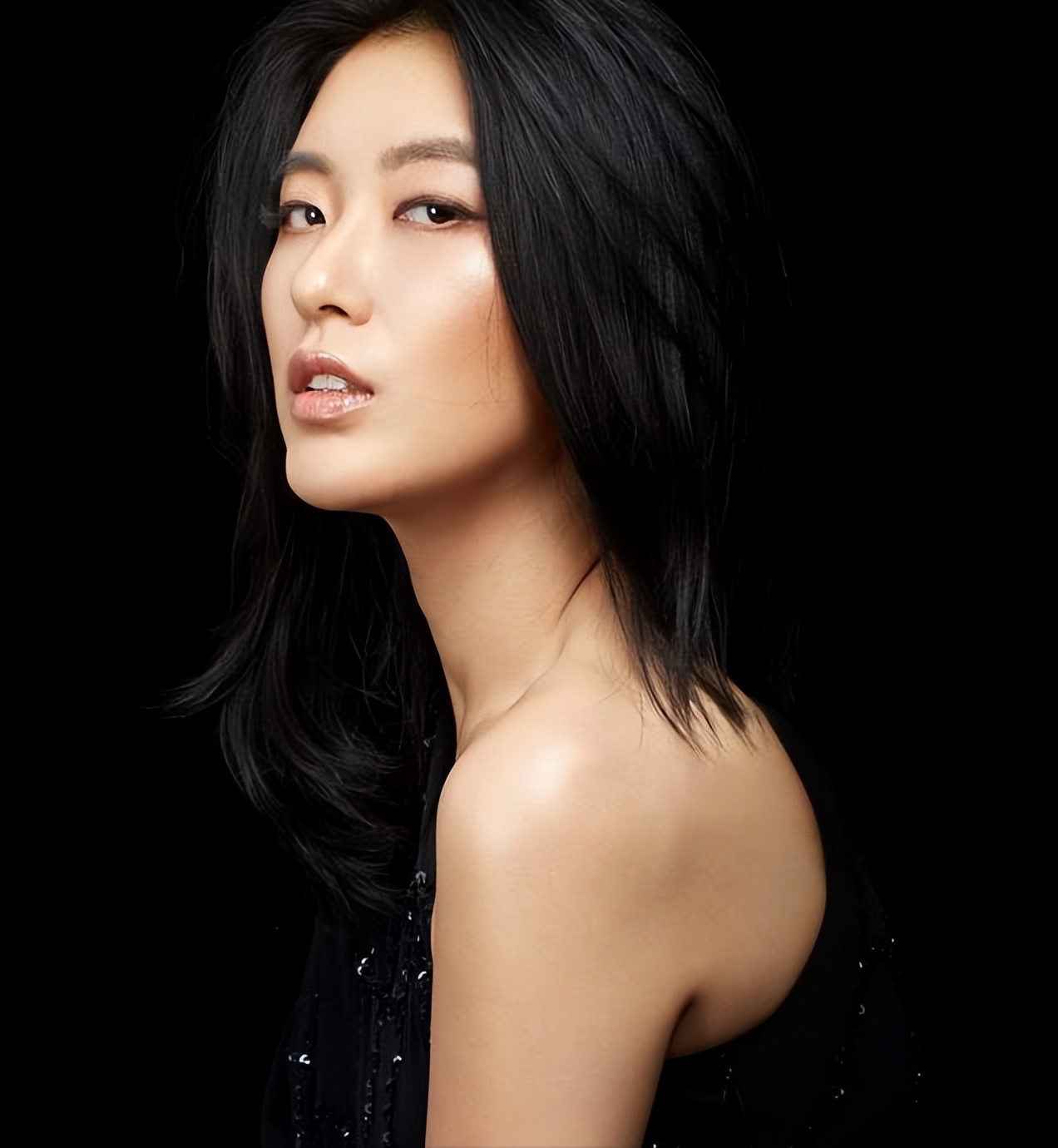 Looking at Zhao Ming, who became famous after 12 years - iNEWS