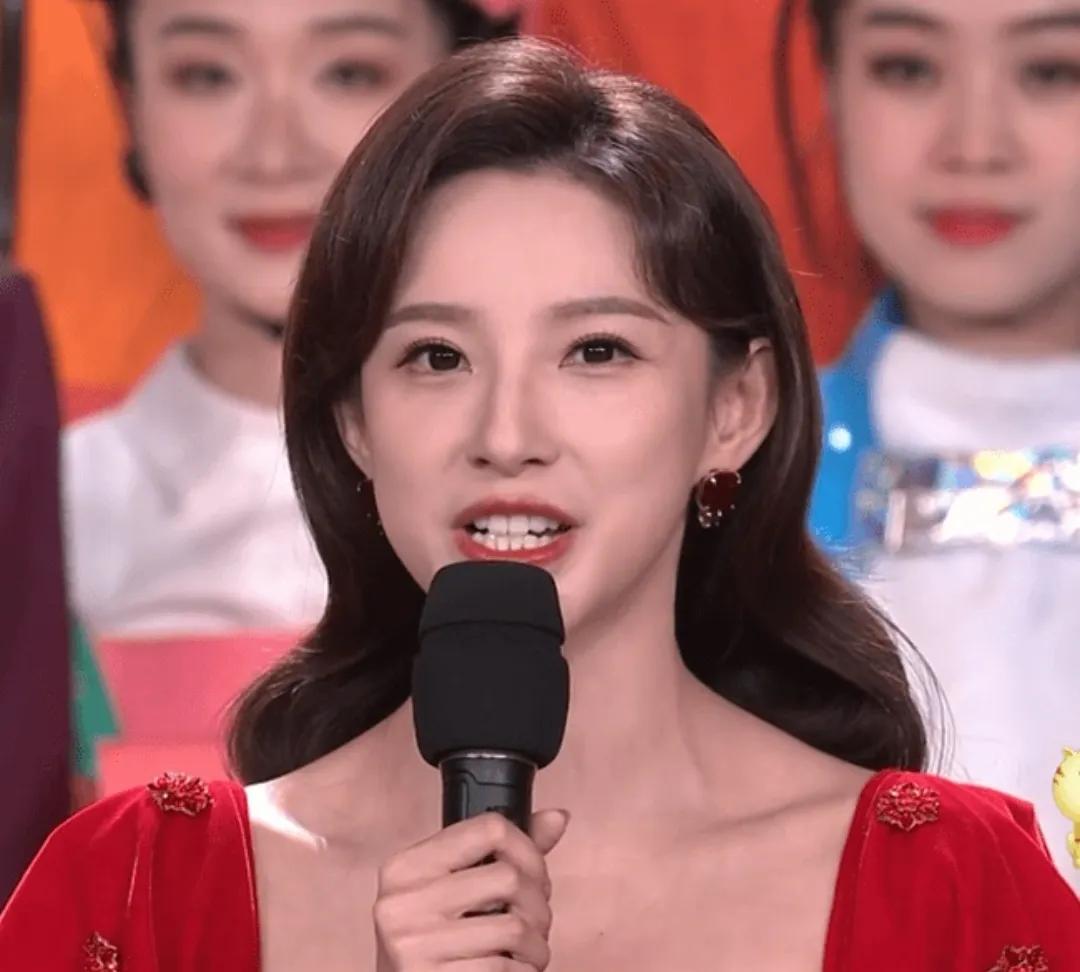 Extraordinary beauty host of CCTV Spring Festival Gala: Ma Fanshu - iNEWS
