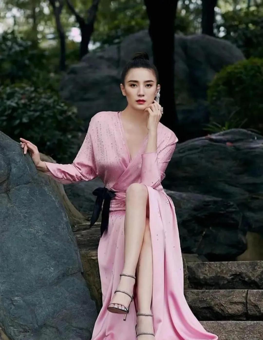 Sexy, charming, and compelling Song Jia's photo - iMedia