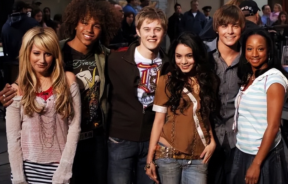 The relationship between the hero and heroine of "High School Musical ...