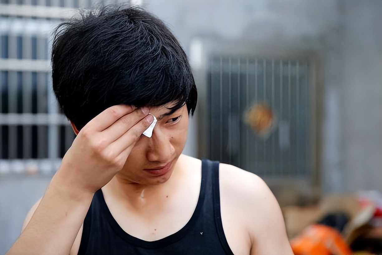 Why do some people sweat all the time, while others rarely sweat?Which ...