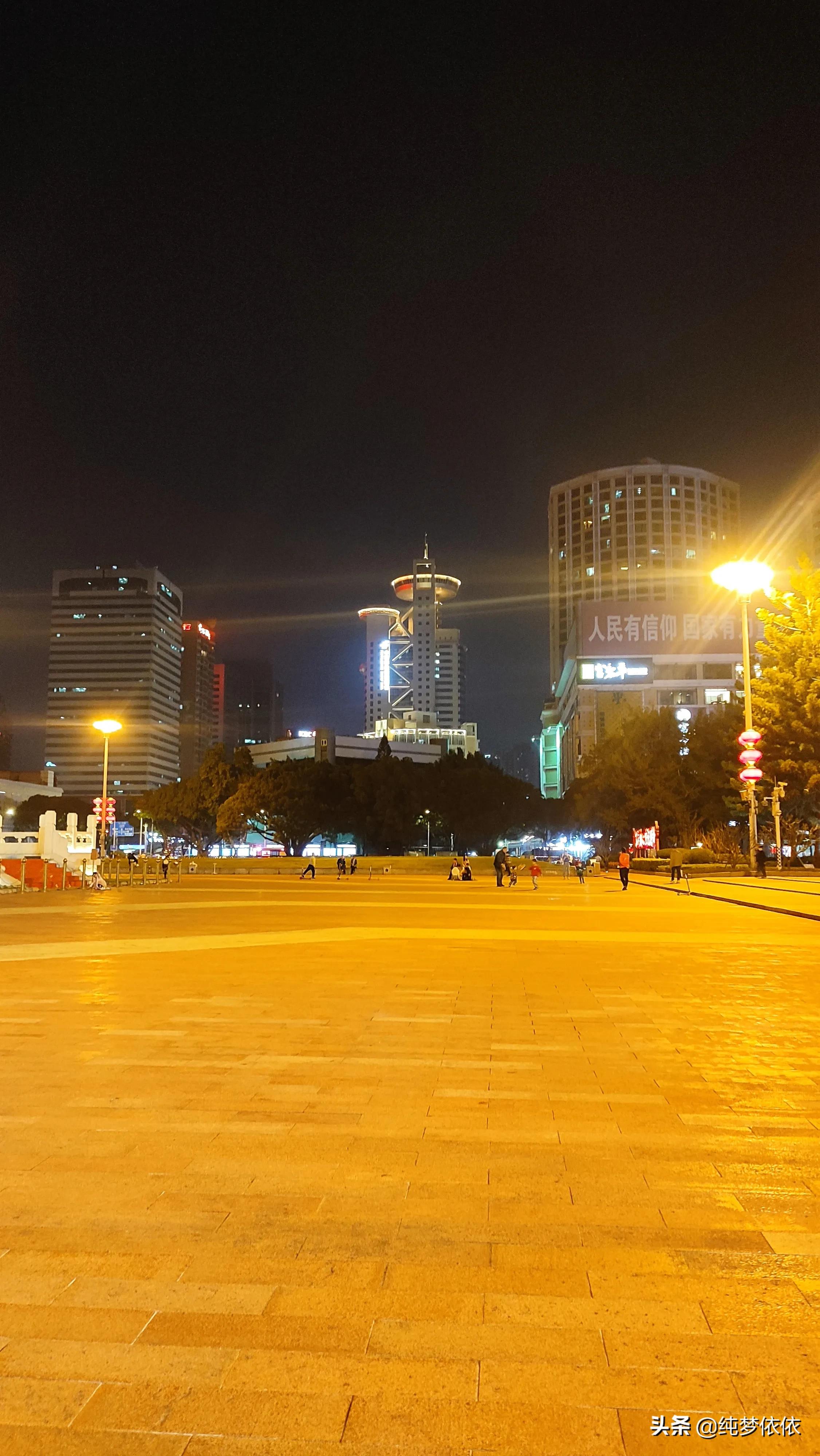 Impression of Fuzhou, punch in Wuyi Square - iNEWS