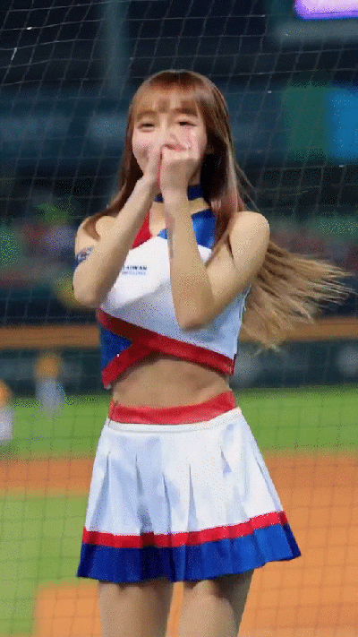 She is the goddess of Taiwanese cheerleaders: she has a perfect figure ...