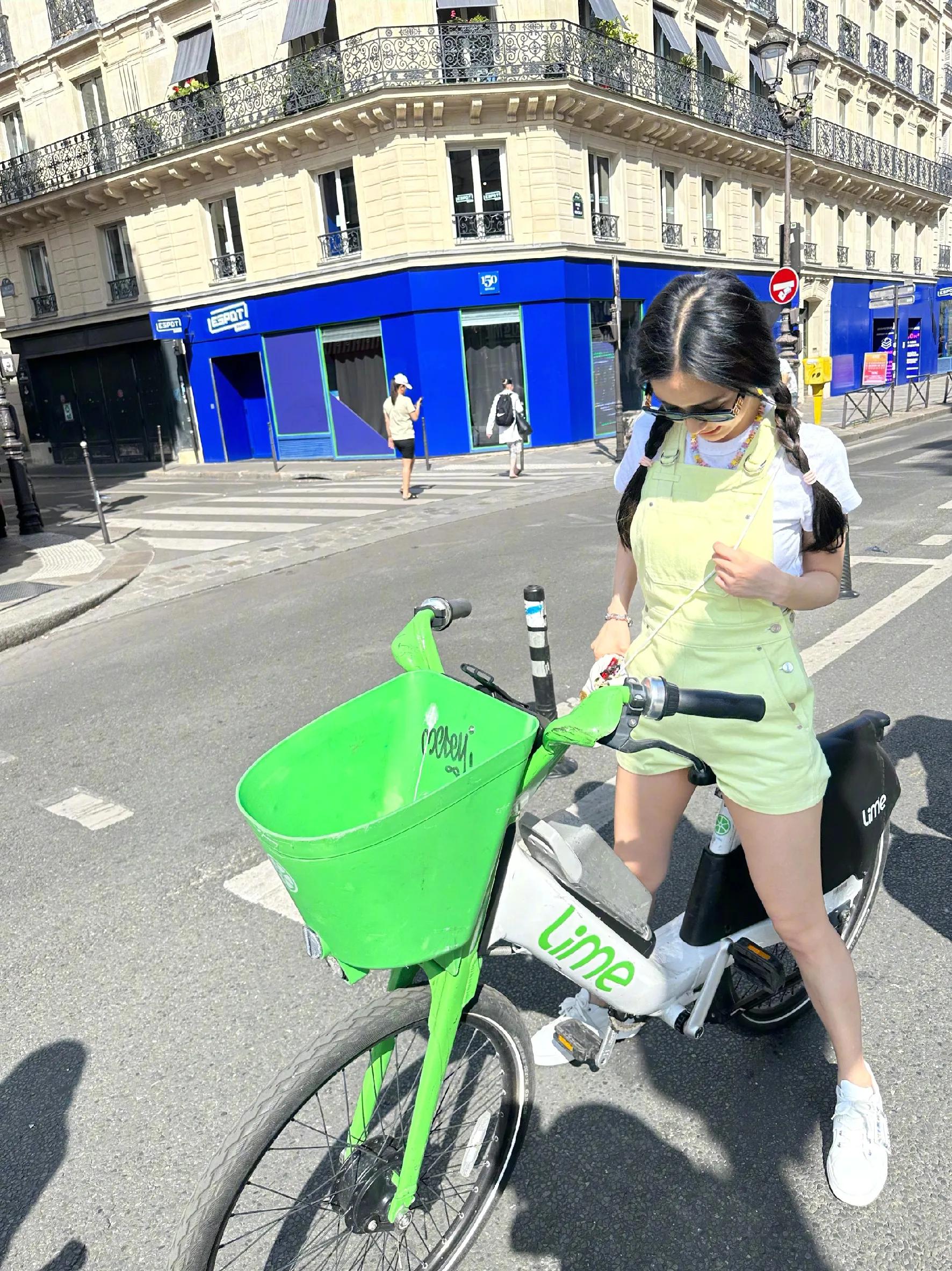 Angelababy's leopard-print waistless vest reveals the secret of 34-year ...