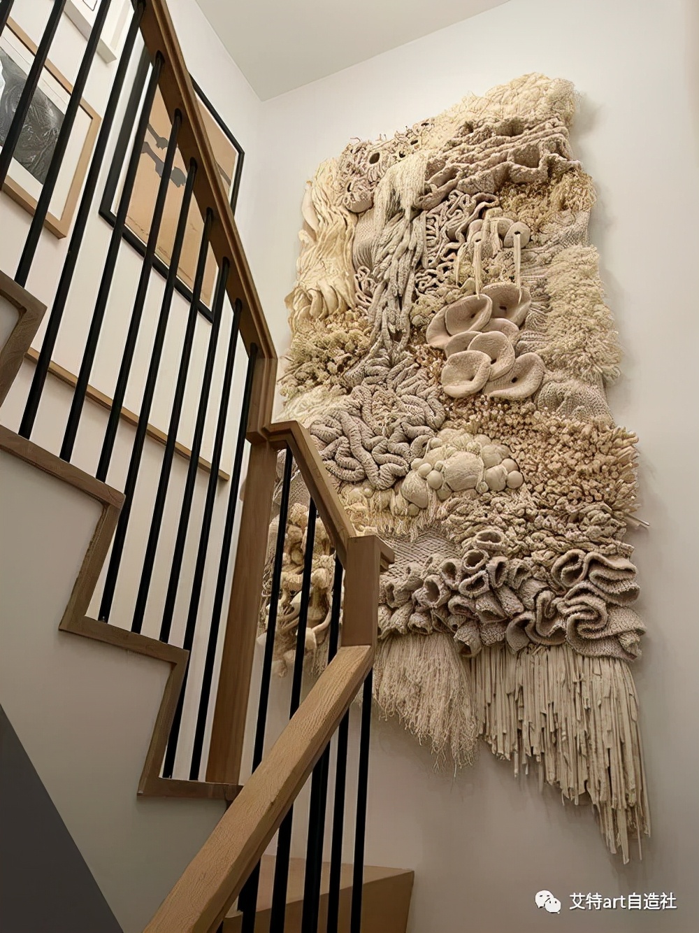 Eric Speer, a male artist who likes knitting wool - iNEWS
