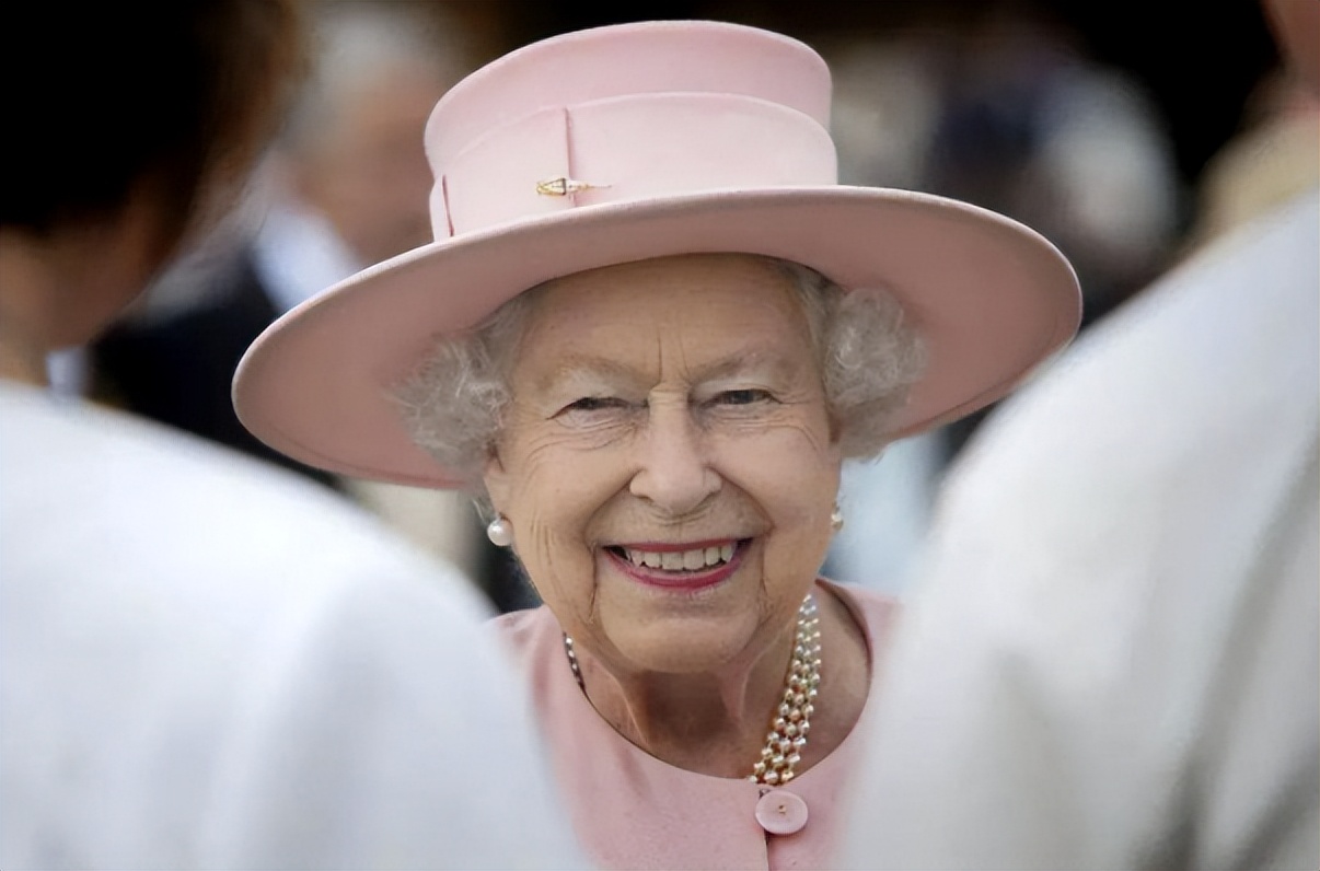 Five hundred dignitaries attended the Queen's funeral, two million ...