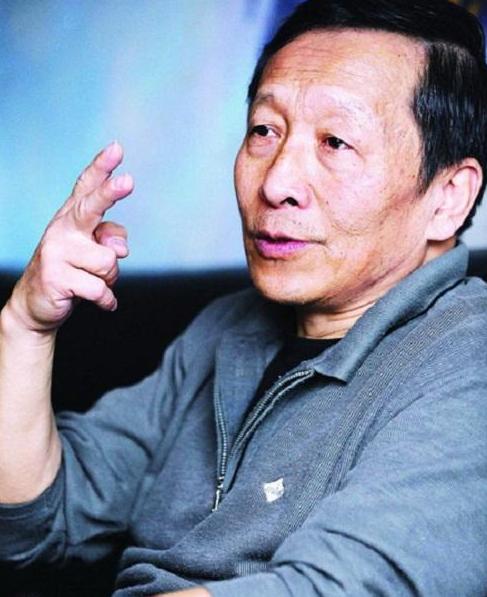 The background of this female star is very strong, the second uncle is ...