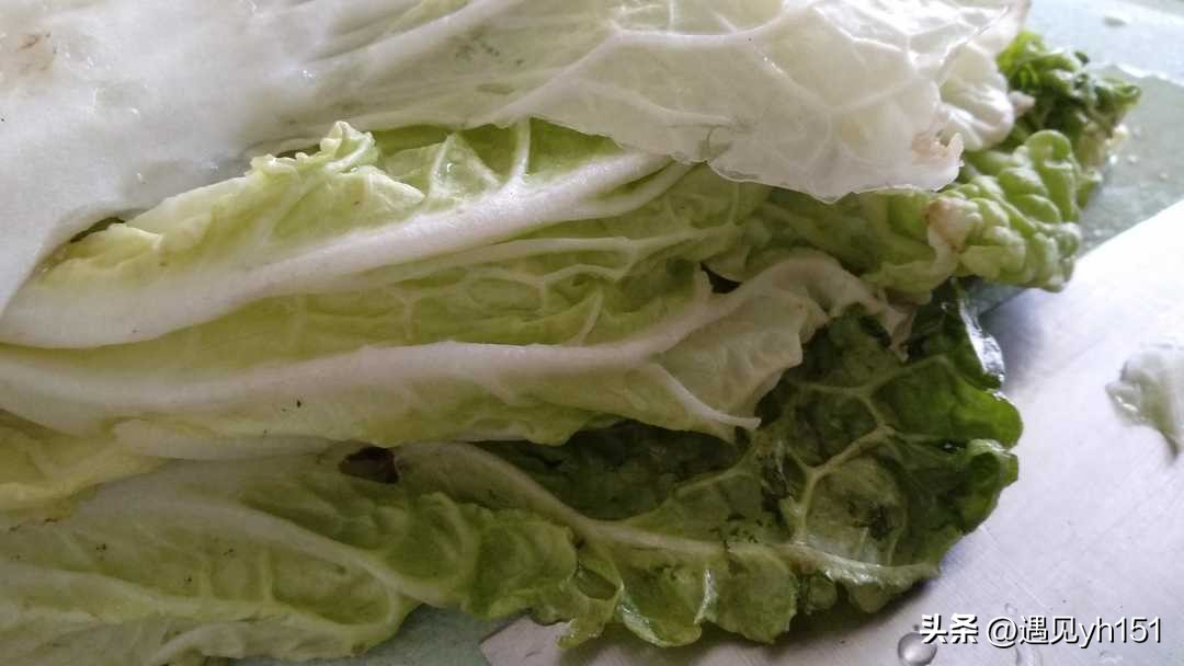 Fried cabbage and fungus together, crisp, tender and refreshing ...