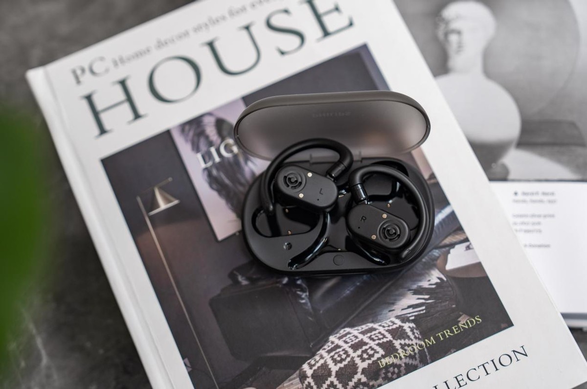 Redefining sports headphones, Philips "air conduction" A6708 open true wireless headphones share ...