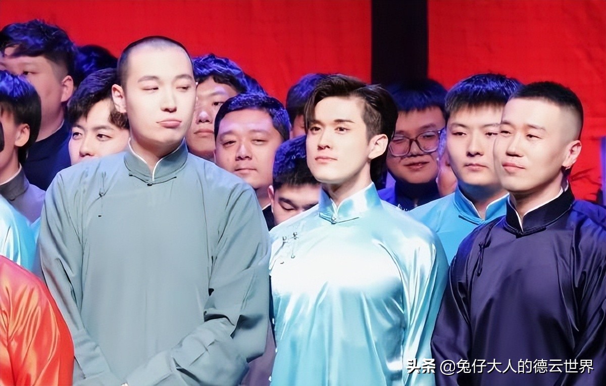 Deyun Hua Kui Guan Jiuhai posted late at night, but he still did not ...