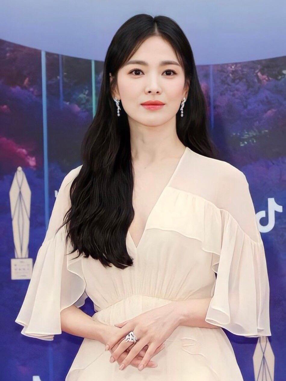 Yanzhen! I won a prize! Nominated for 4 times, winning for the first ...