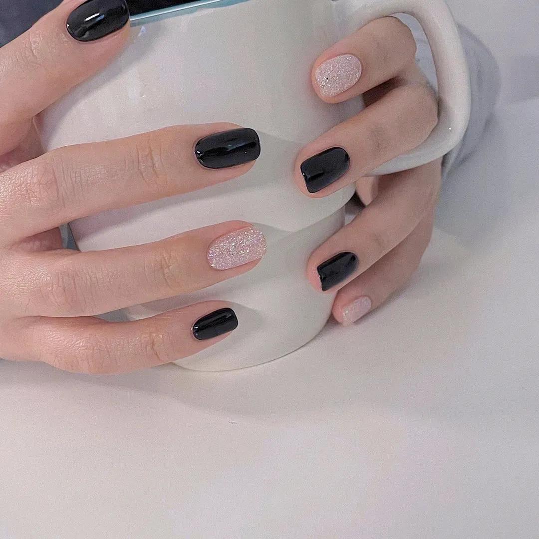 The square and round armor that is super suitable for office workers is ...