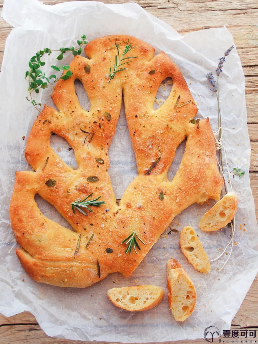 Provence Italian-style "leaves" bread making and sharing - iNEWS